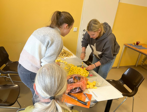 Im Angesicht der Armut: Workshop der 7M Religruppe - Sport- und Musik ...